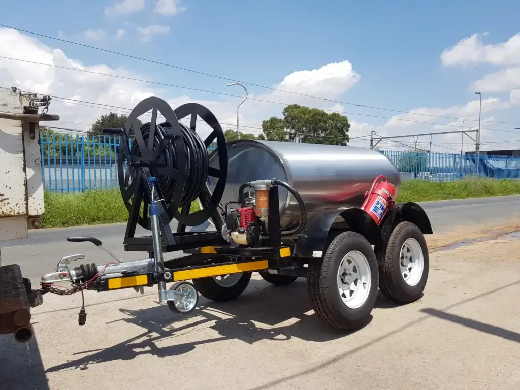 Versatile 1,000 Liter Bowser Stainless Steel Trailers